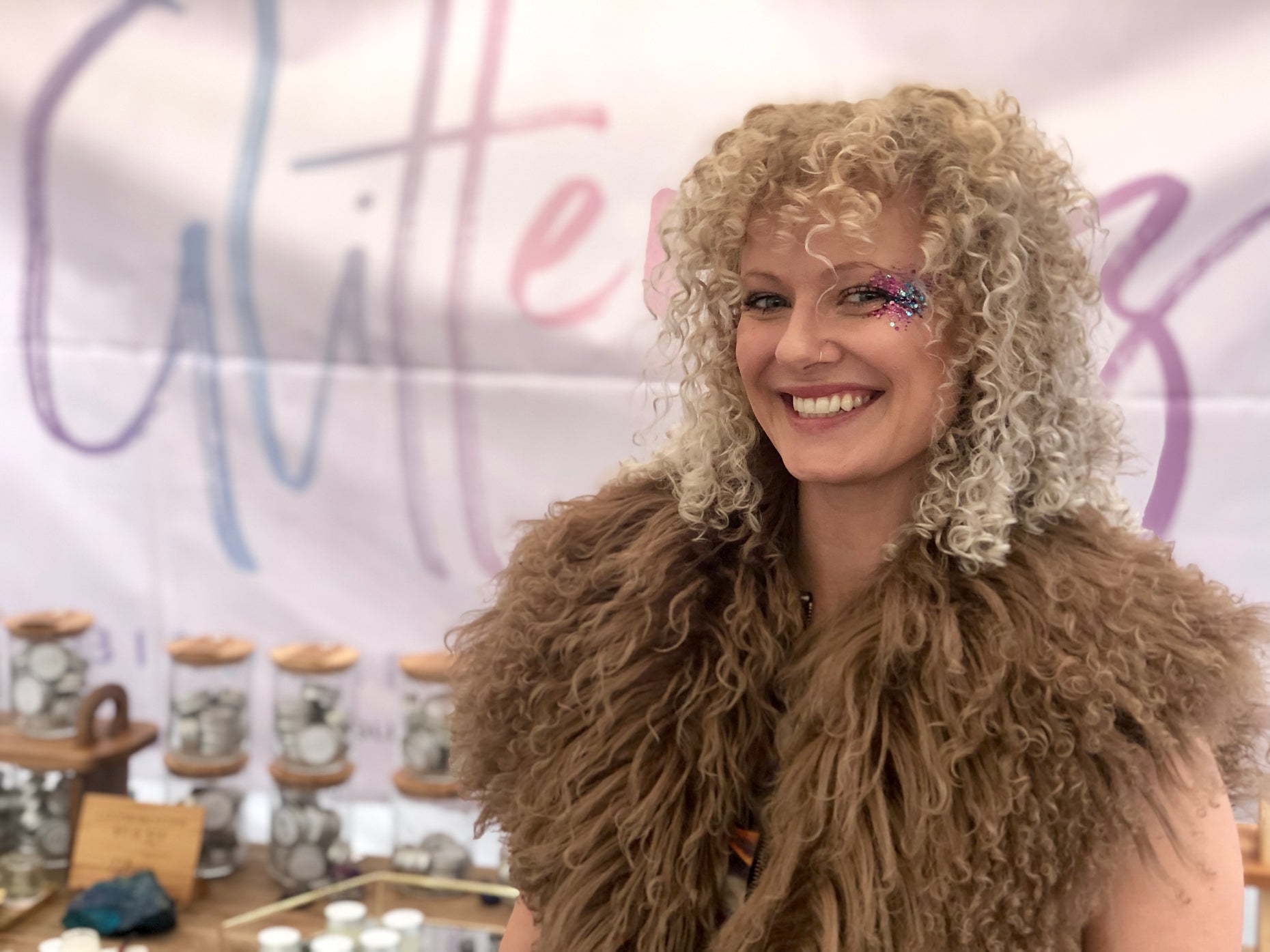 7 beautiful ways to apply glitter to your face - using bioglitter ...